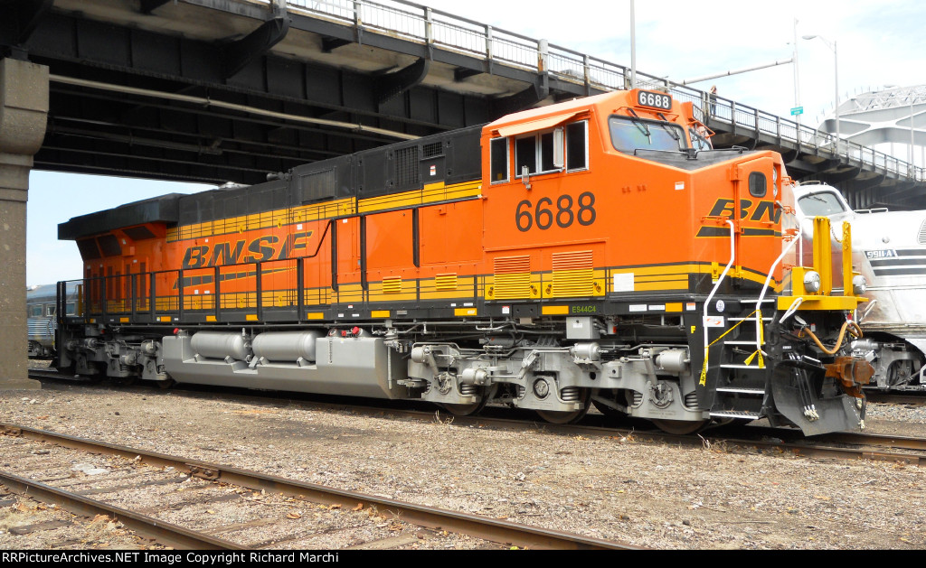 BNSF 6688